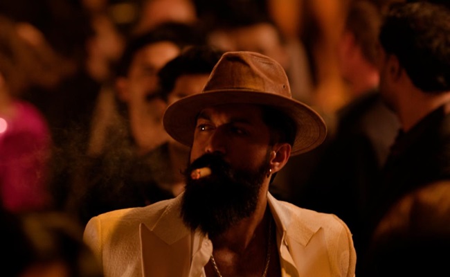Yash stuns with his swag in TOXIC birthday Peek - Great Andhra