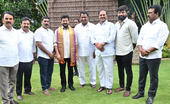 BRS MLA takes another U-turn, meets Telangana CM - Great Andhra